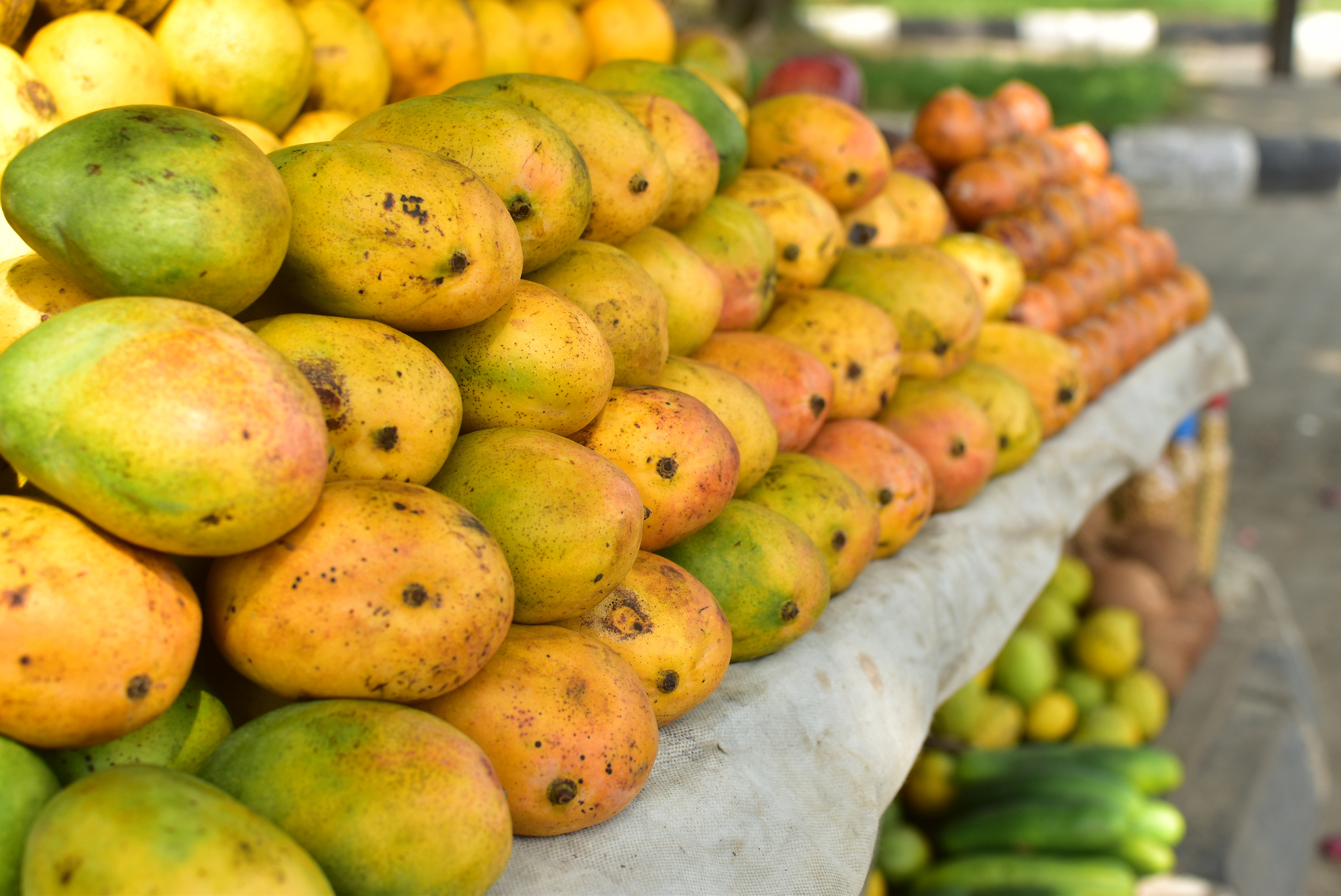 Fruits and Benefits:Five Important things to know about Eating Mangoes ...
